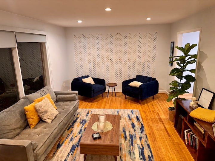 Private King Bed W/ Ensuite Bath • Blackout Blinds - Harrisburg, NC