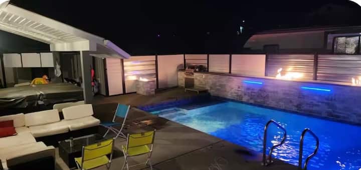 Poolside Oasis - Peachland