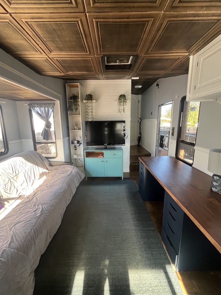 Charming, Renovated Rv In Quaint Neighborhood - Thousand Oaks, CA