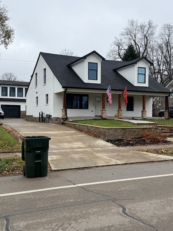 Over Garage, Carriage House, Large 1 Bed 1 Bath - 렉싱턴