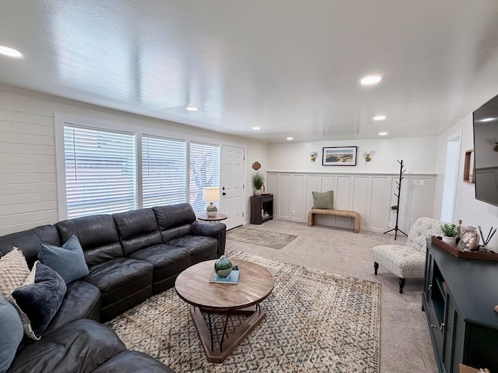 The Cottage On Campus
Newly Renovated 3 Bed 2 Bath - Cedar City, UT