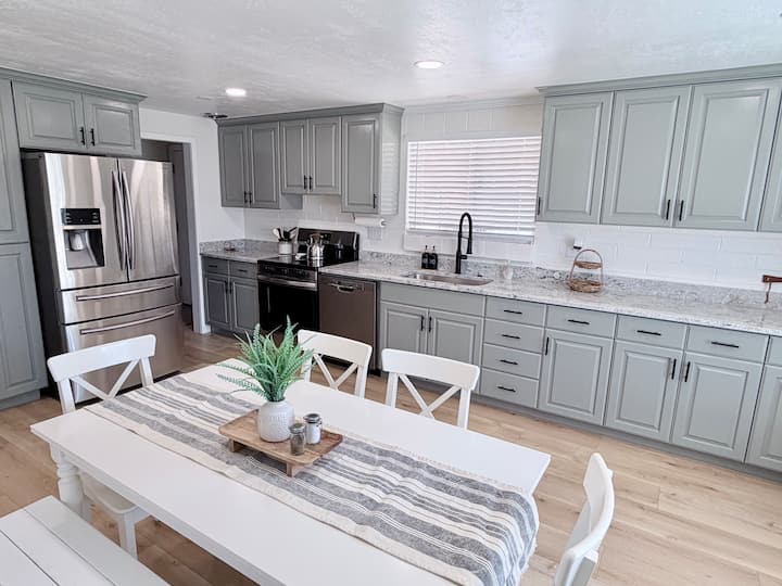 The Cottage On Campus
Newly Renovated 3 Bed 2 Bath - Cedar City, UT