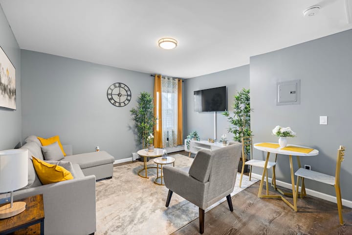 Modern 2br: Private Parking + 30 Minutes From Nyc - Newark, NJ