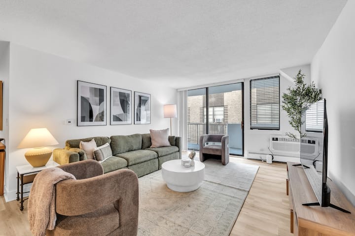 Elegant Retreat In Historic Oak Park - Oak Park