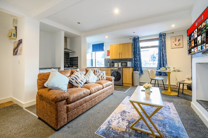 F611 Lovely & Relaxed Stay - Huddersfield