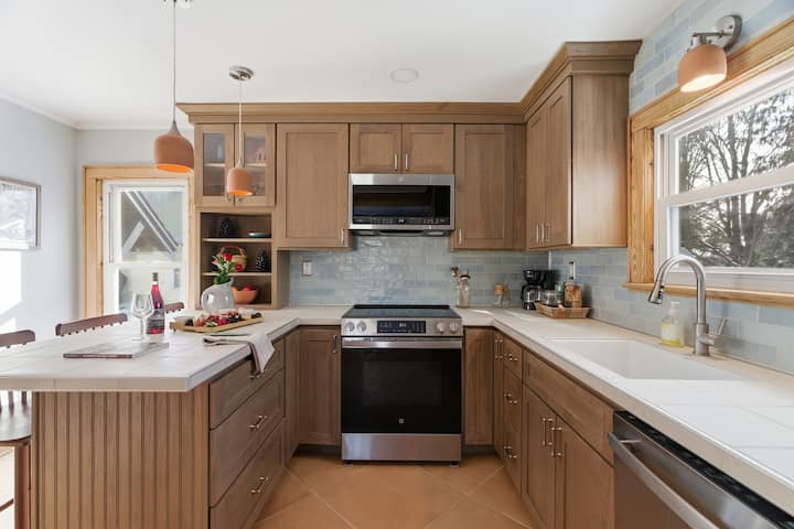 Walk To Shops, Dining & Rail Trail-20 Min To Stowe - Morristown, VT