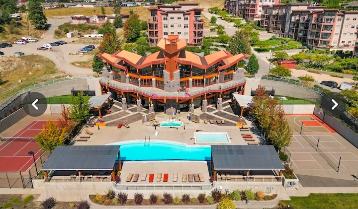 Top Floor Modern Condo Spectacular Views! - West Kelowna