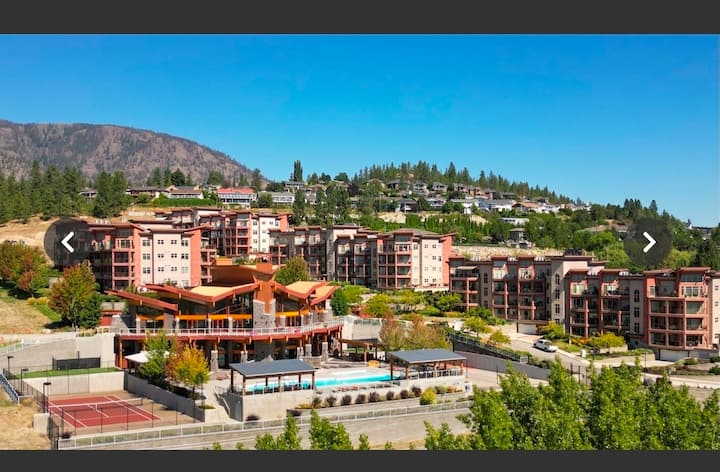Top Floor Modern Condo Spectacular Views! - West Kelowna