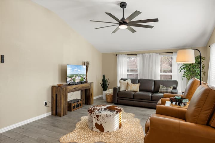 Stockton Street Retreat - Granbury, TX