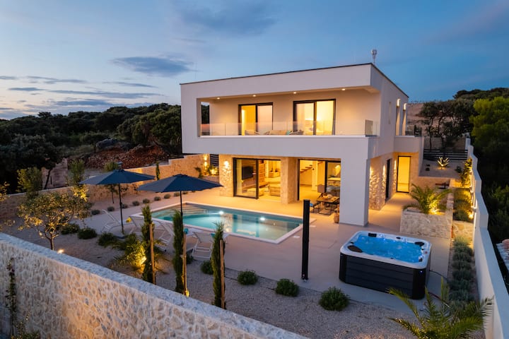 Villa Salvia -Villa With Pool, Jacuzzi & Billiards - Novalja