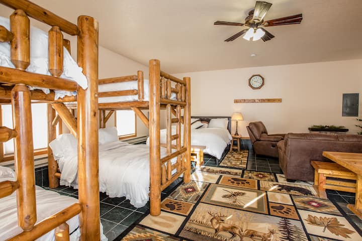 Glamping Cabin 3 | Sleeps 12 | One-of-a-kind Stay - Ironwood, MI
