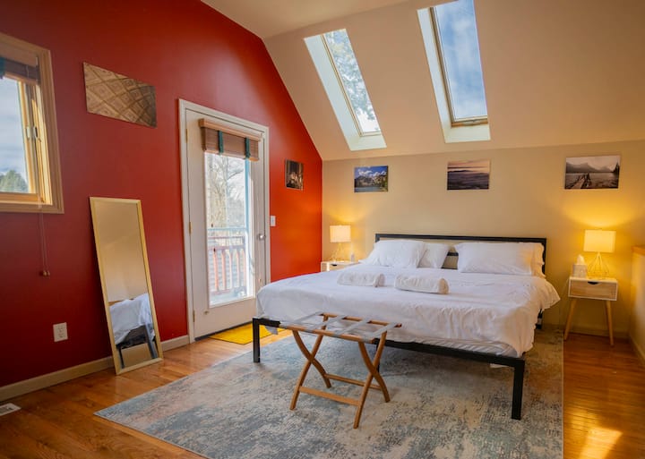 Skylit Loft Cottage | Walk To Downtown Moscow - Moscow, ID