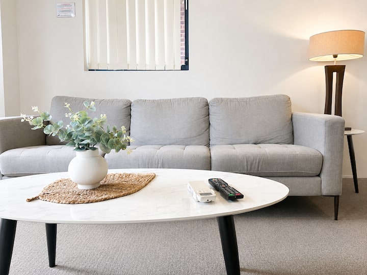 Modern 1br Apartment | Walk To Dining & Transport - Parramatta