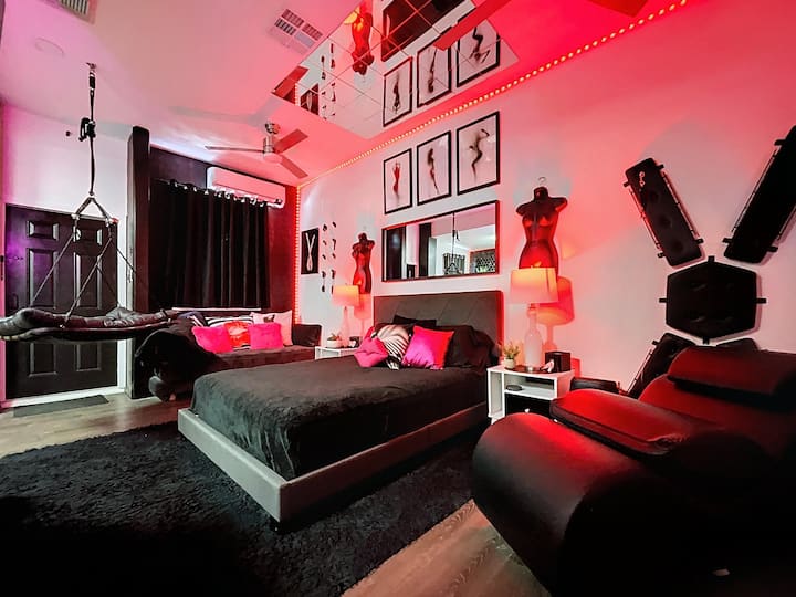 Sultry Studio + Backyard | Fireplace - Tampa - Tampa