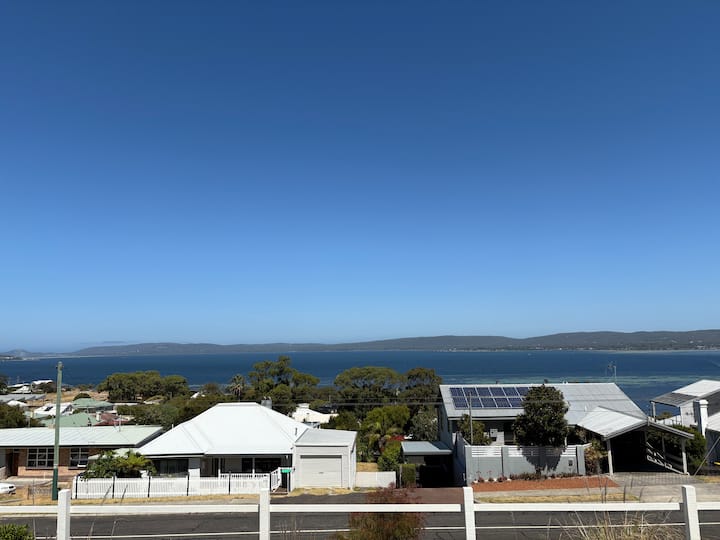 Blue Horizon House | Sweeping Ocean Views - Albany