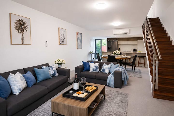 Cbd 2br Apartment | Pool, Gym & Secure Parking - Townsville