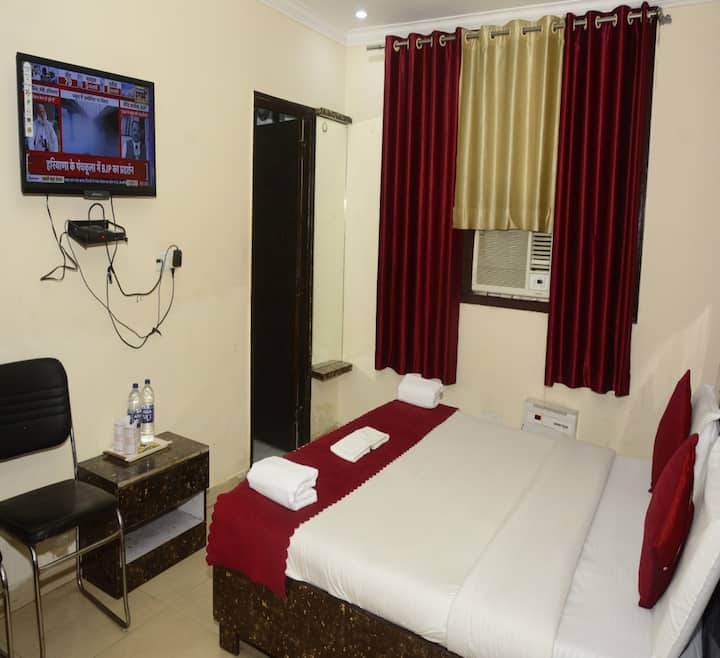 Super Deluxe Room By M K Hotel And Restaurant - 賈姆穆