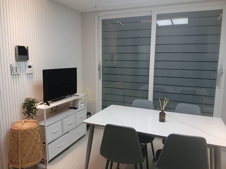 스테이쿠를 찾아주셔서 감사합니다
내집처럼 편안히 쉴수 있도록 항상 최선을 다하겠습니다 - Seúl