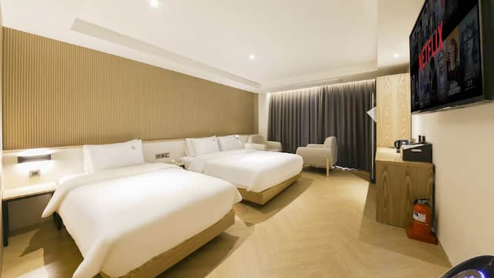 [김해 더반 호텔] 스위트 트윈 | 3인실 | 욕조 | 스타일러 | 세탁시설무료 - Busan