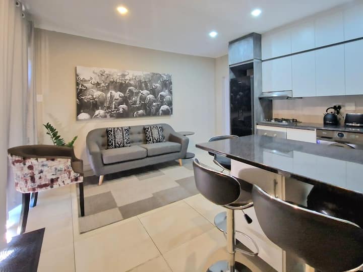 Chick And Centrally Located 2-bedroom Apartment - Sudáfrica