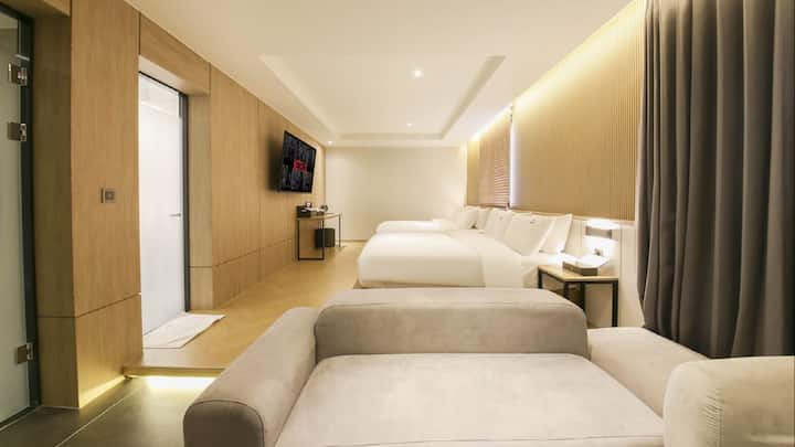 [김해 더반 호텔] 비즈니스트윈 | 4인실 | 퀸베드2 | 욕조 | 스타일러 |무료세탁기 - Busan