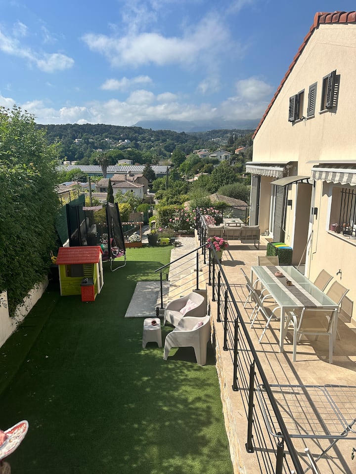 Charmante Maison Avec Terrasse Et Vue Dégagée - Cagnes-sur-Mer