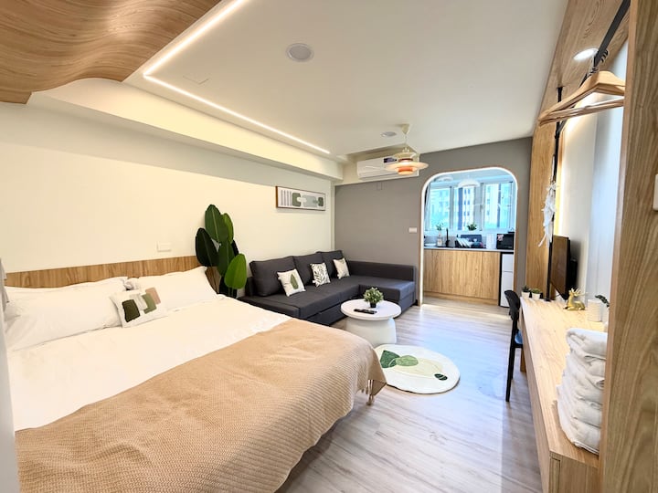 Arc & Wood｜溫潤木質8人房｜西門站1分鐘｜電梯 - Taipei