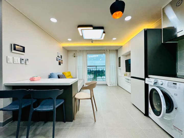 대가족단체환영 특가 오션뷰 서귀포.신축 위아래2채.개별테라스2.개별욕실4.침실6침대8.풀옵 - South Korea