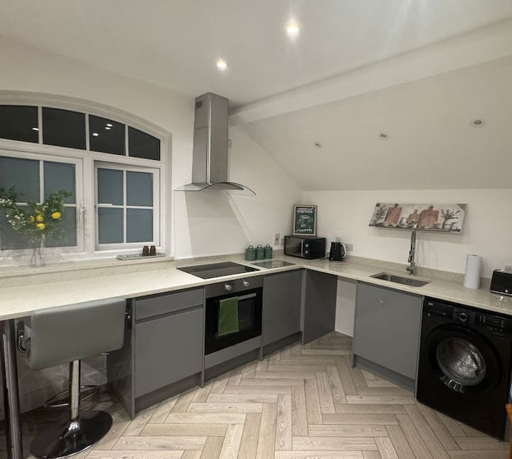 Lovely Loft Apartment (But Steep Staircase) - Henley-on-Thames