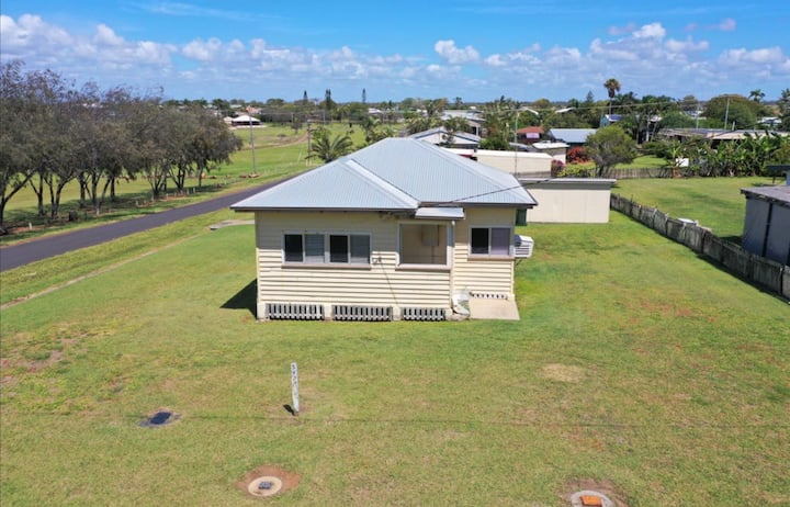Charming Beachside Cottage - Elliott Heads