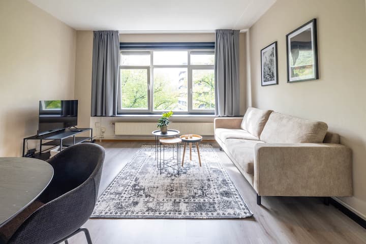 Central 2-bedroom Apartment With Balcony - Rotterdam