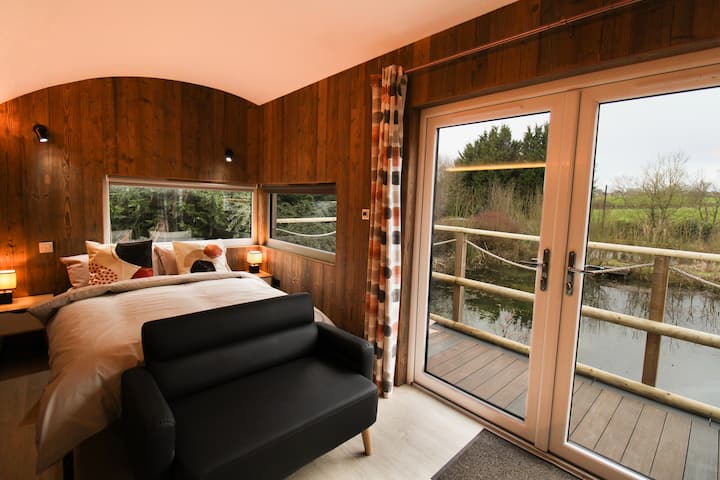 Reeds And Rushes Retreat - Leeds