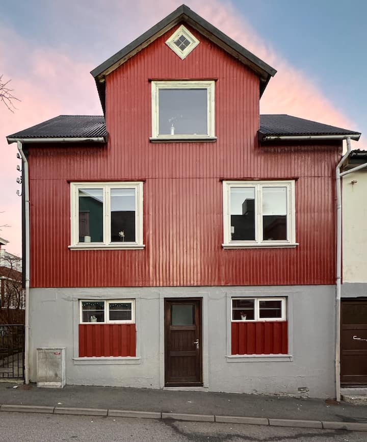 The Finch · Guesthouse · City Life - Faroe Islands