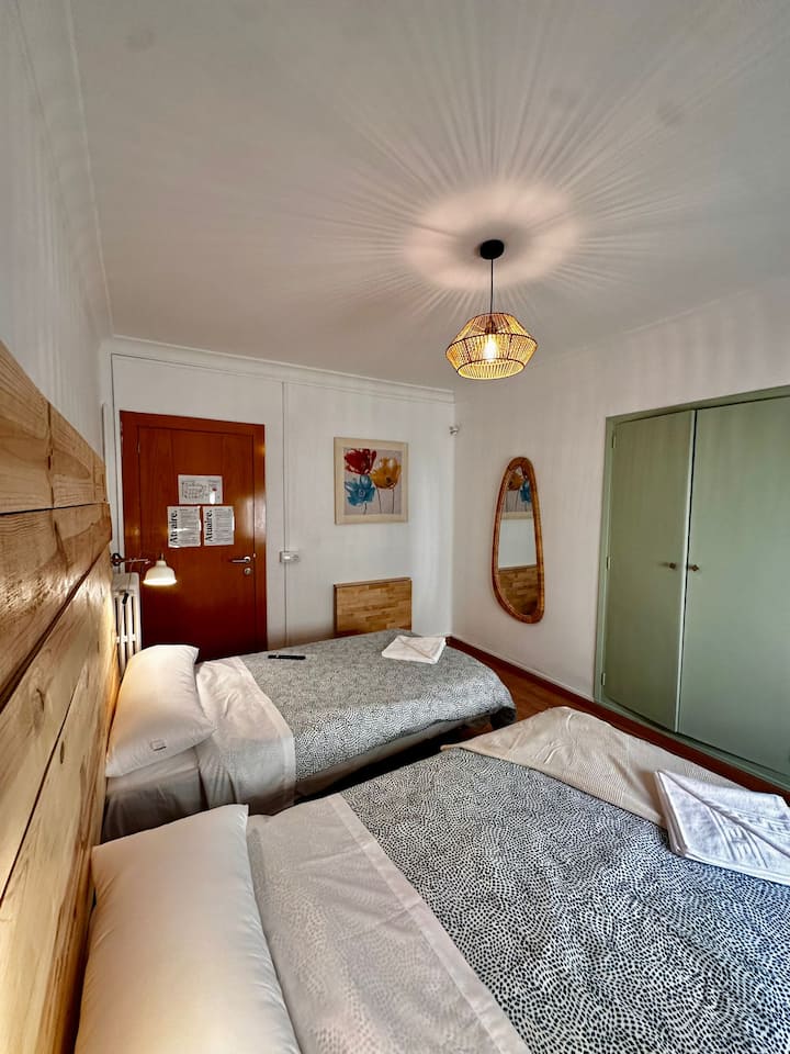 Habitación Doble Con Dos Camas Y Baño Compartido - Burgos