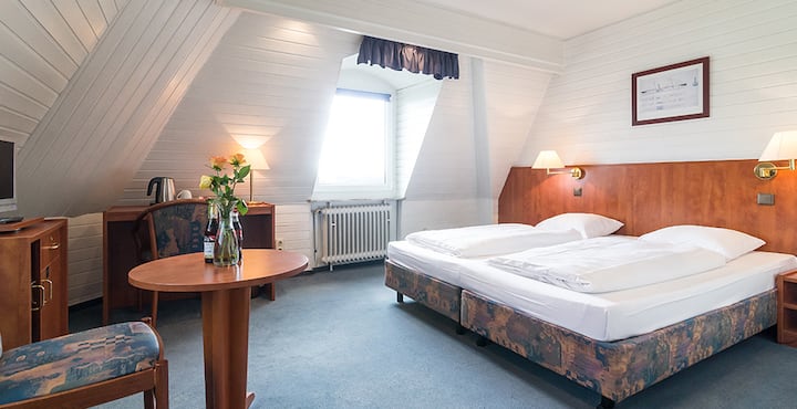 Pension In Frankfurt-höchst Am Main, 135 Zimmer. - Eschborn