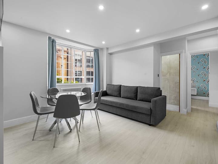 Two Bedroom Flat (Double, Single Rooms, Sofa Bed) - Chelsea