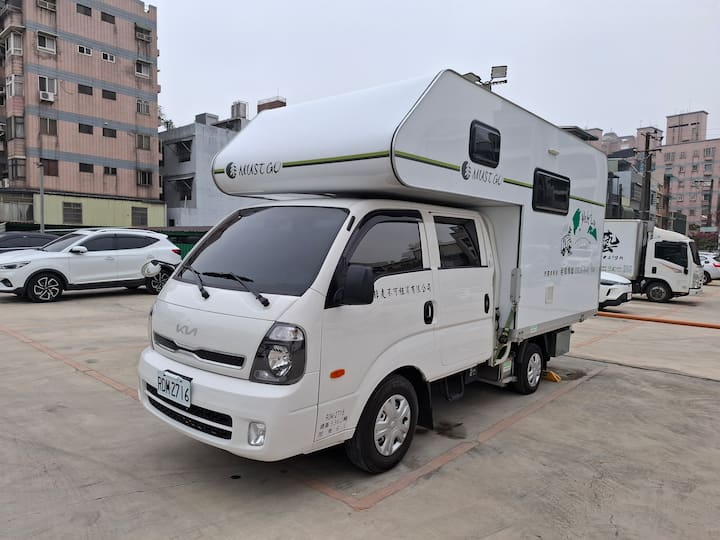 Kia6人座承載式露營車可睡4-6人有衛浴冷暖空調微波爐冰箱 - 桃園市