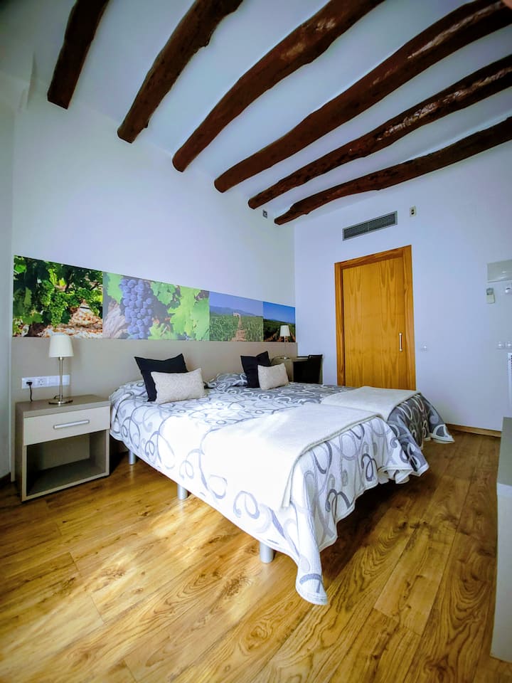 Hostal Con Encanto En Ribera D'ebre - Costa Daurada (Spain)