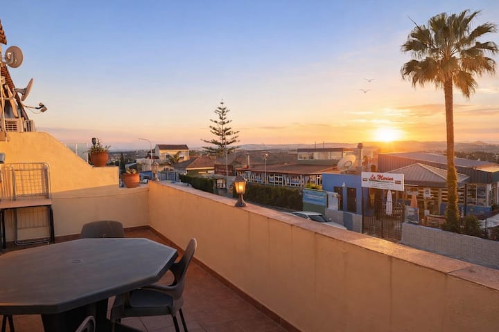 Terraza Con Vistas Al Mar Frente A La Piscina - La Marina