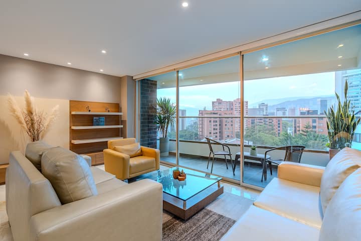 Spacious, Bright & Airy 3br In A Prime Location - Medellín, Colombia