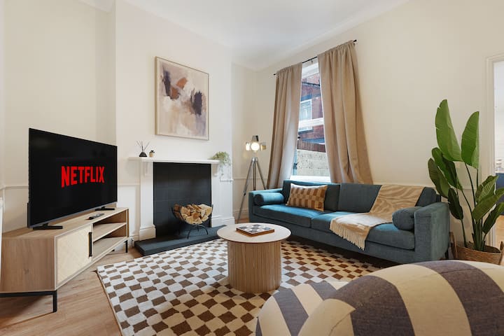 Charming And Spacious 4br Village House Sleeps 8 - Kingston upon Hull