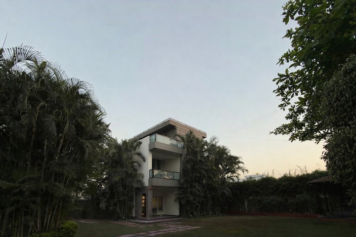 Eclectic Escape: Casa ÉLan - Indore