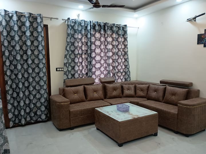 A Park View Nau Sainik Veteran's Den On Highway. - Sahibzada Ajit Singh Nagar