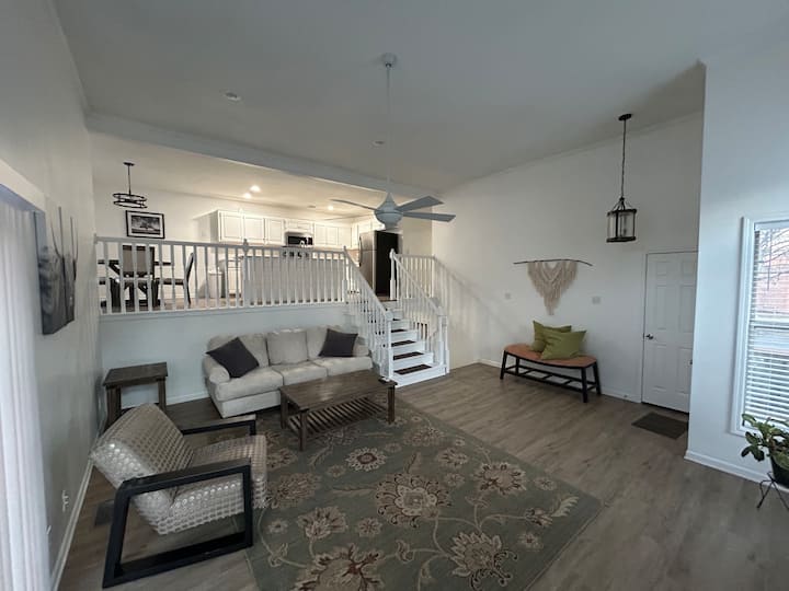 Lenexa Townhouse - Olathe, KS