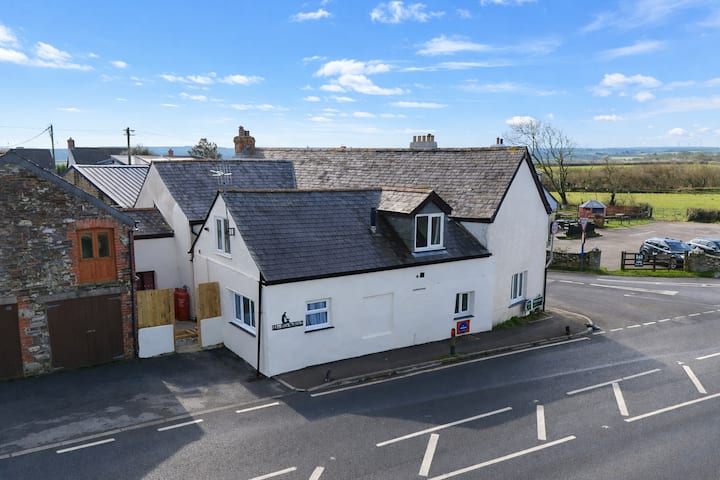 The Old Smithy - Crackington Haven