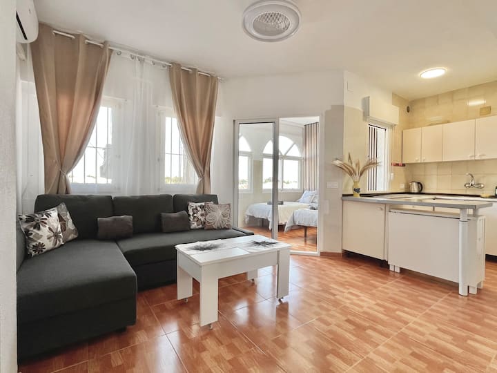 Renovated Apartment Near Palm Avenue, 500 M Beach - Torrevieja