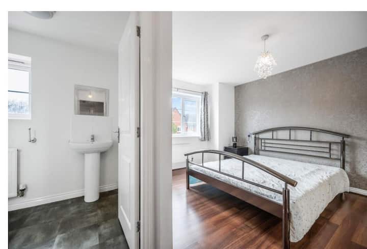 2 Bedroom Beautiful Flat. - Warrington