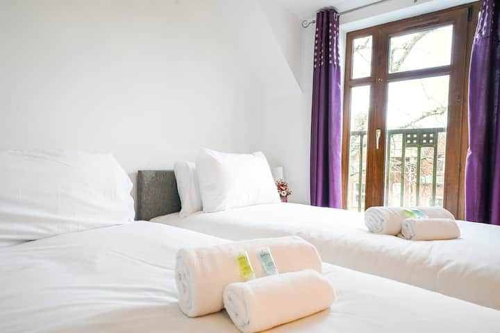 Lovely 4br Townhouse In Heart Of Queens Quarter - Belfast