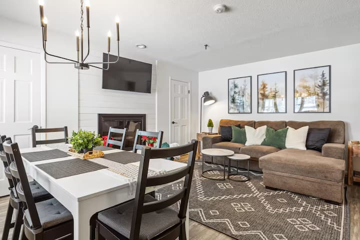 Boyne Peak & Pool Retreat | Golf + Events - Boyne City, MI