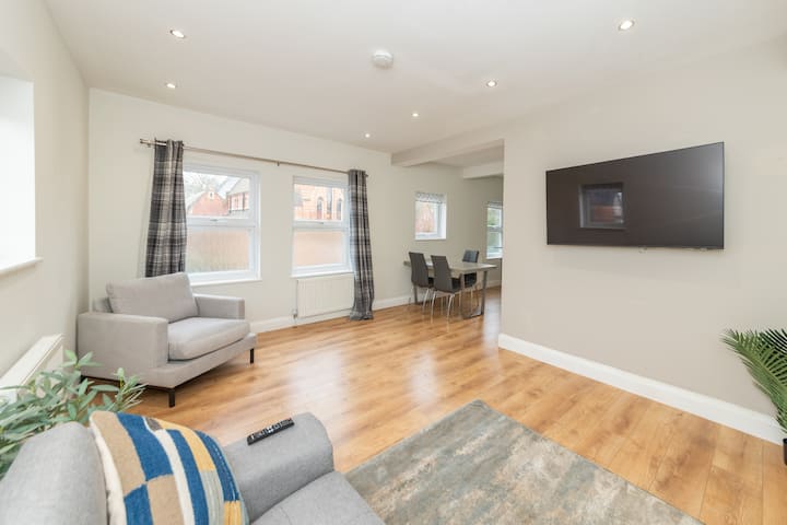 Duplex Apartment - Modern & Convenient - Henley-on-Thames